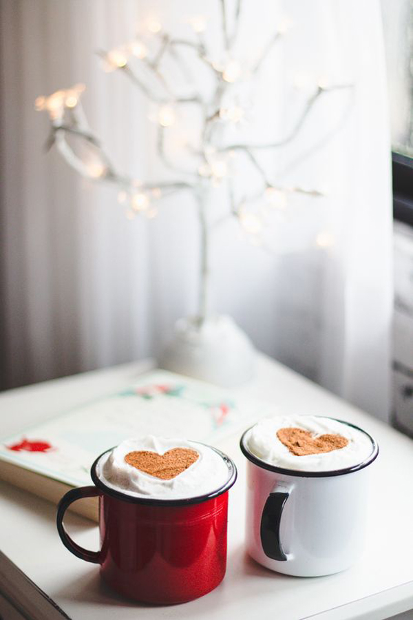 romantic-coffee-table-ideas-for-christmas | Housetodecor.com
