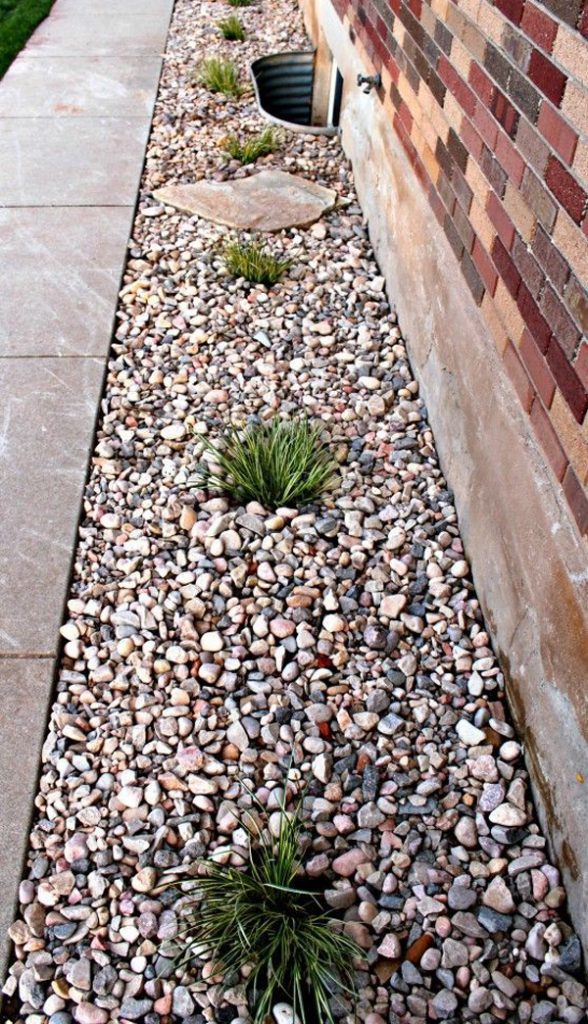42 Nature-Inspired Drainage Garden To Looks Beautiful | Housetodecor.com