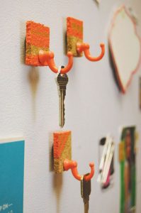 25 Cute DIY Wall Key Holder Ideas That Inspired | Housetodecor.com