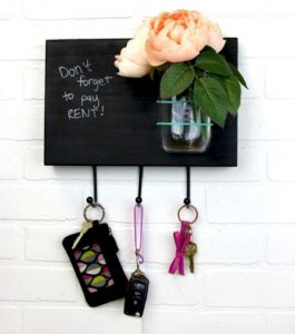 25 Cute DIY Wall Key Holder Ideas That Inspired | Housetodecor.com