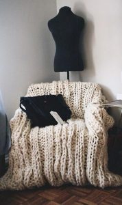 25 Stylish Knit Furniture Ideas To Warm Up This Season | Housetodecor.com