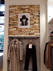 20 DIY Vintage Book Walls To Decorate Your Home | Housetodecor.com