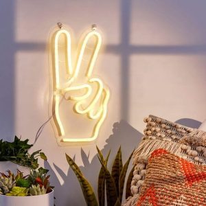 25 Artistic Neon Lighting Ideas To Beautify Your Room | Housetodecor.com