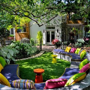 24 Colorful Backyard Makeover Ideas With Budget-Friendly | Housetodecor.com