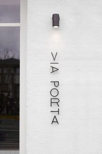 25 Awesome Signboard Ideas For Your Store | Housetodecor.com