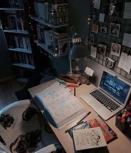 How To Make Warm And Cozy Study Desk | Housetodecor.com