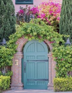20 Colorful Garden Gate Ideas With Cottage Style | Housetodecor.com