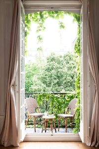 20 French Balcony Ideas That Most Romantic Vibe | Housetodecor.com