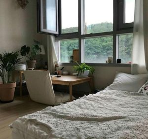10 Cozy And Relaxing Floor Desks For Workspace | Housetodecor.com