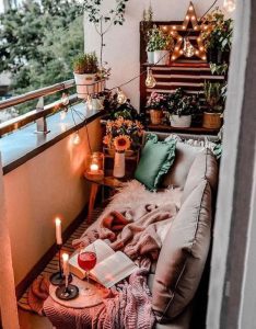 14 Most Romantic Balcony Ideas For Valentine’s Day | Housetodecor.com