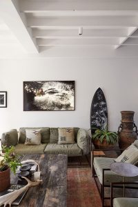 23 Beach Style Living Rooms With Surf Decor | Housetodecor.com