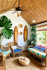 23 Beach Style Living Rooms With Surf Decor | Housetodecor.com